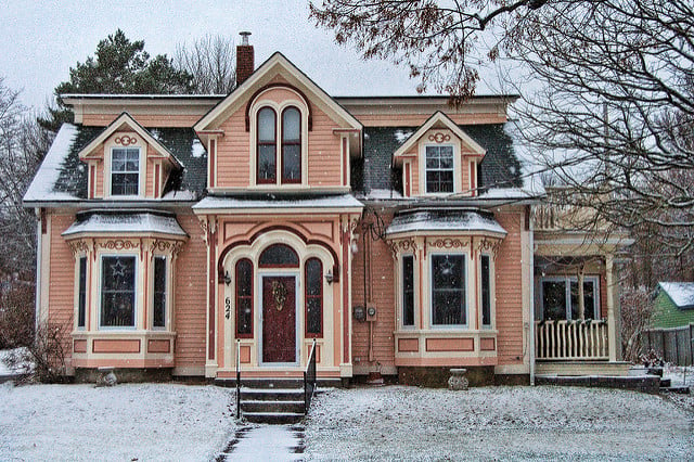 How Your Home Hunting Game Should Change With the Seasons | Ratehub.ca